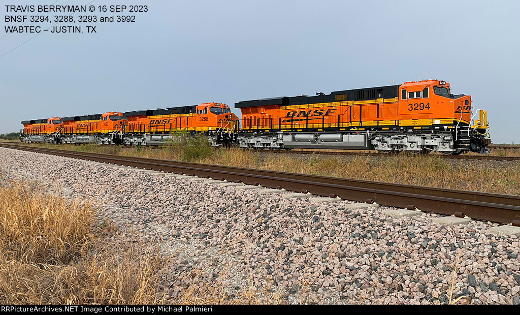 BNSF ES44AC Units